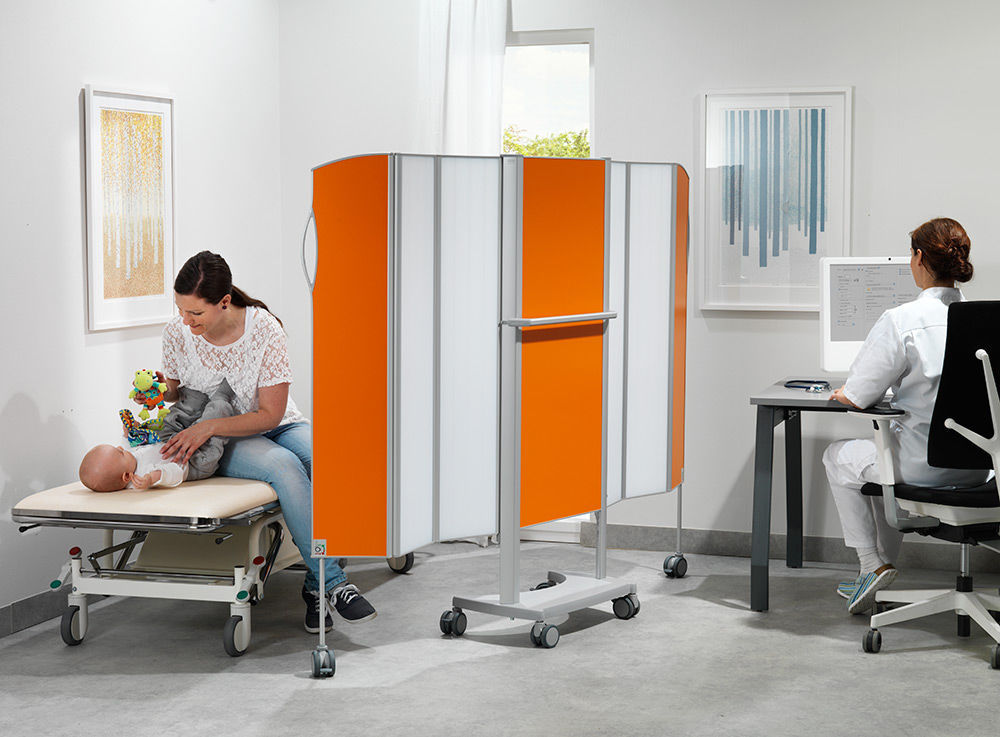 Parawan medyczny mobilny typu